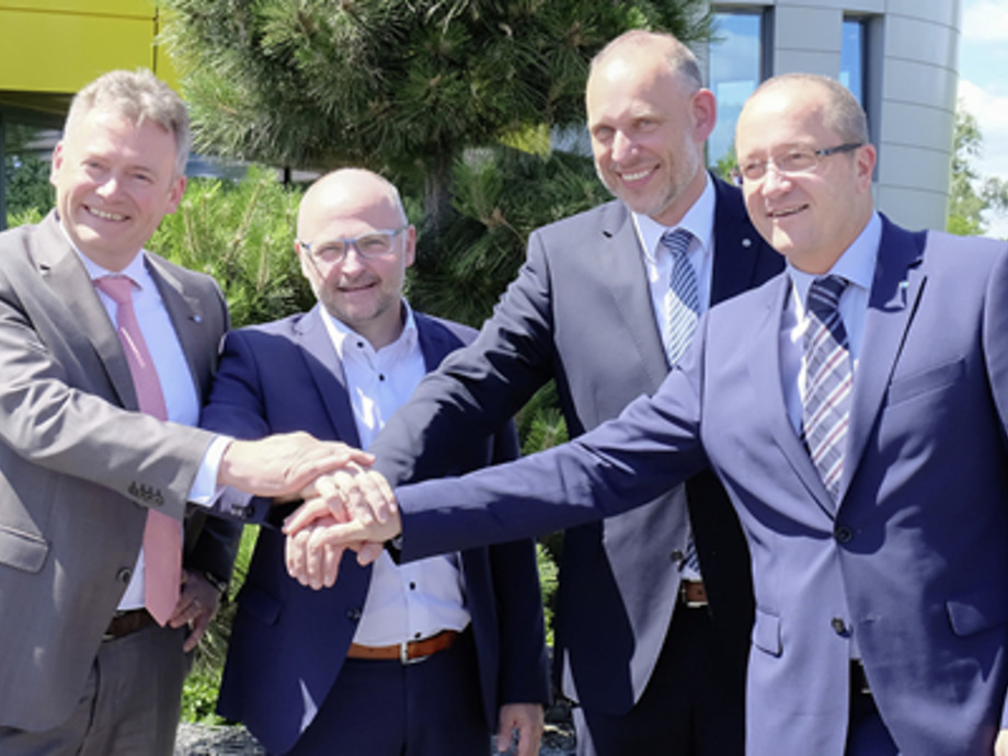 Künftig über 300 MIo. Euro Umsatz - Maco übernimmt Hautau - GLASWELT