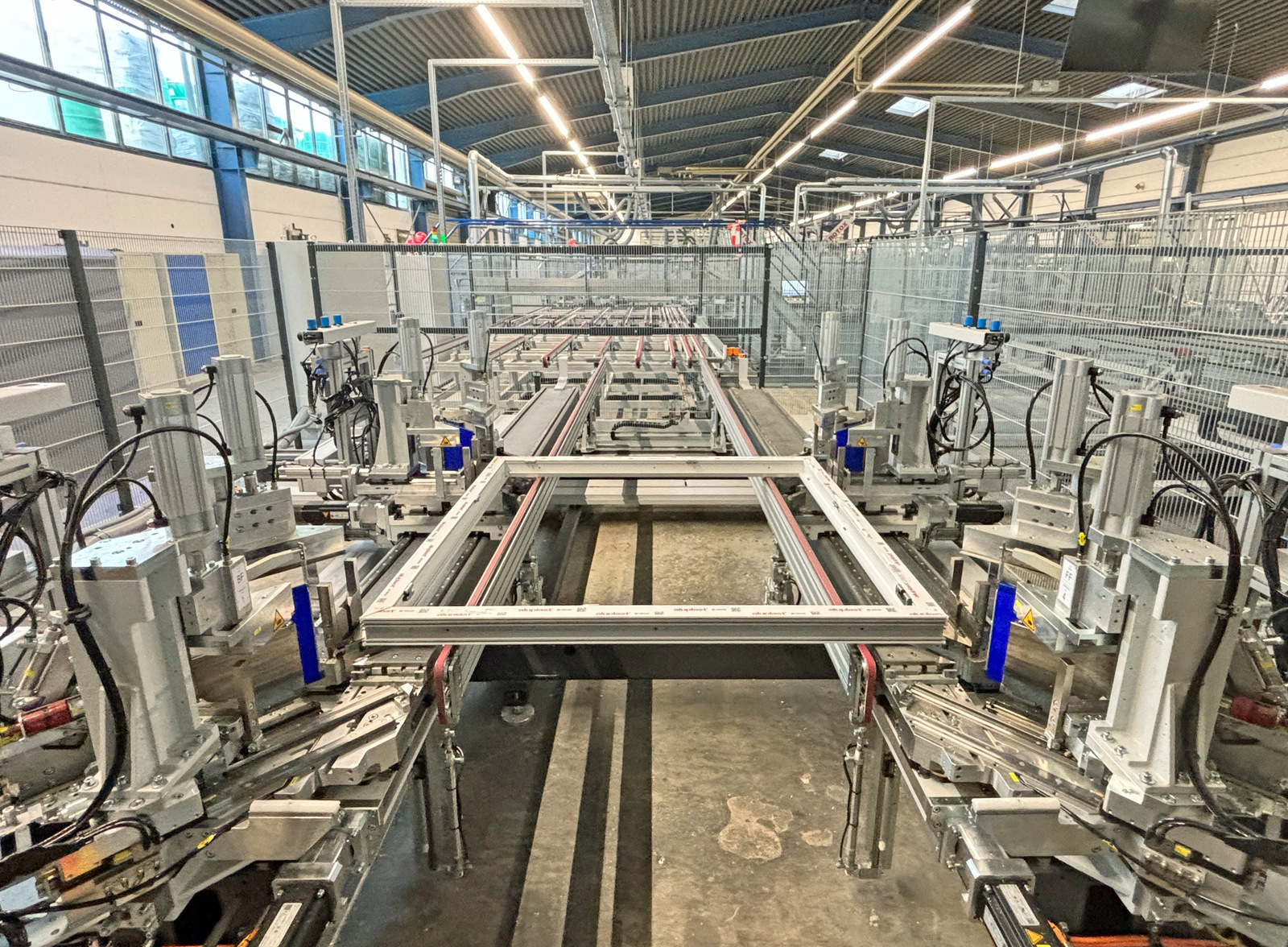 Albohn geht mit neuer Kunststofffenster-Fertigungslinie „K10“ an den Start