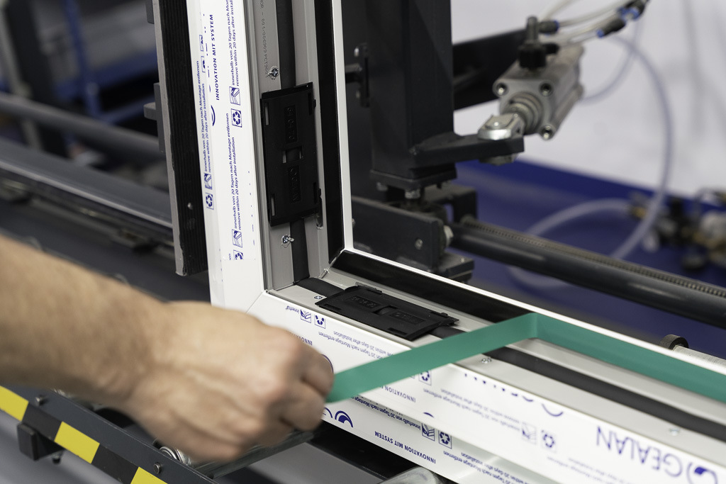 Gealan STV - So lassen sich mit der Klebetechnik stabile Elemente fertigen