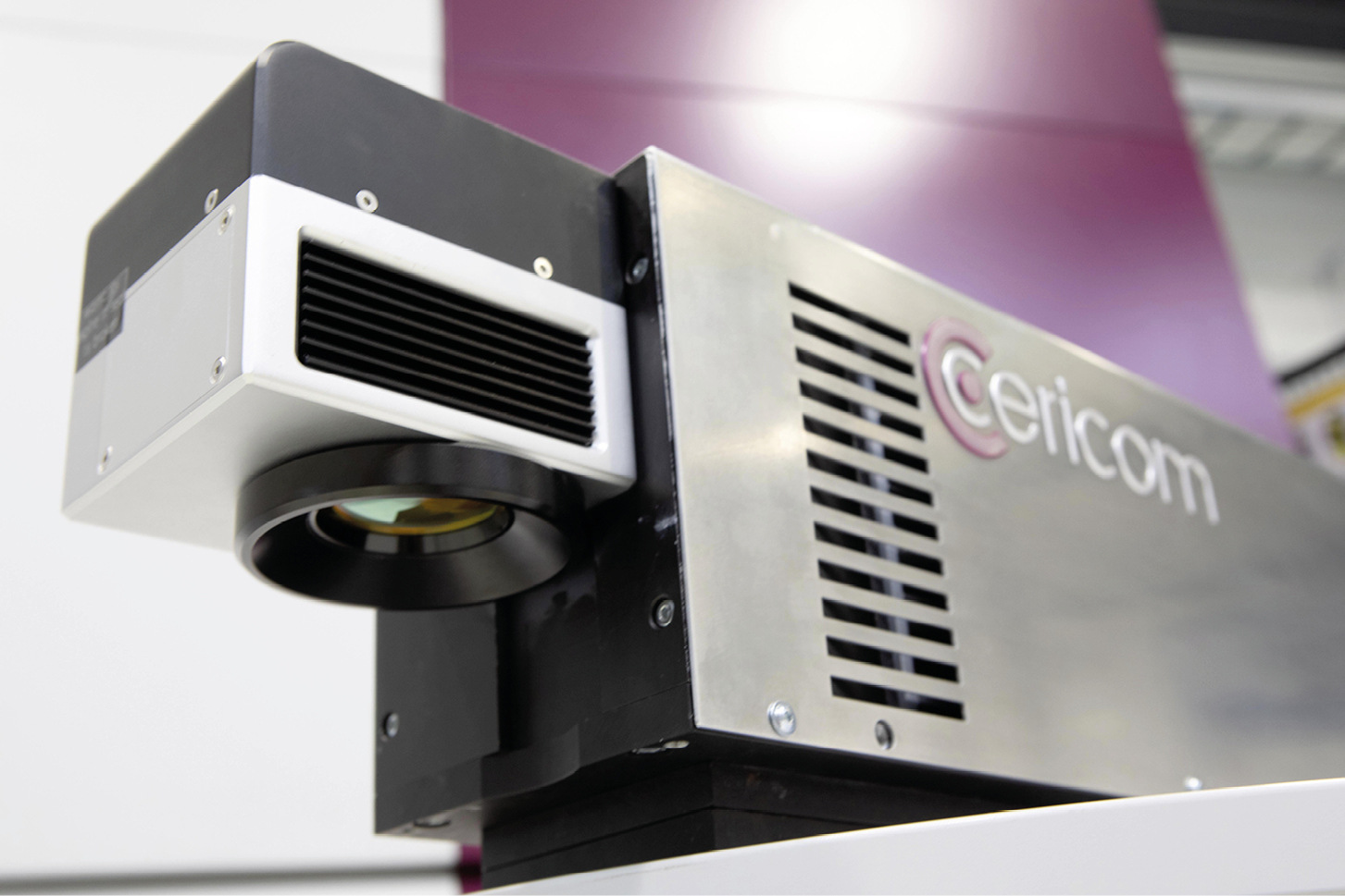 cericom - Neue Laser für die Glasbearbeitung