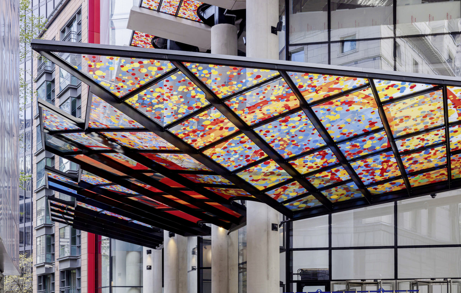 sedak: Ein buntes Glaskunstwerk für London