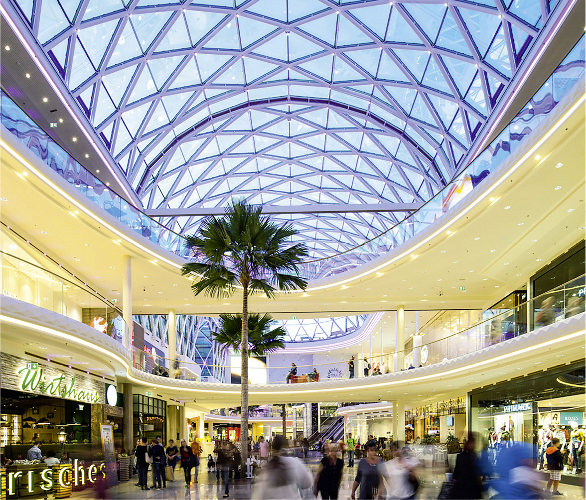 Effektvolles Farb- und Formenspiel in der PlusCity Linz - Shoppen im ...