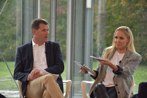 Weru: Markenauftritt überarbeitet, neue Designs für Haustüren